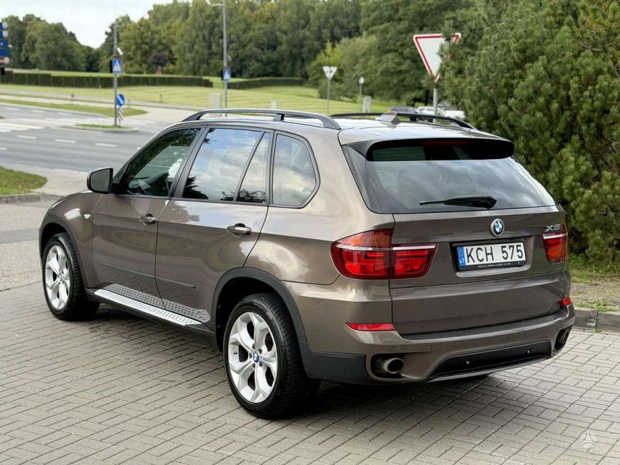 Brown BMW X5 2012 in Vilnius, with an engine capacity of 2.99 L and mileage of 295 thousand km for 8500 €, photo 7 on AUTOMOTO.COM.LV