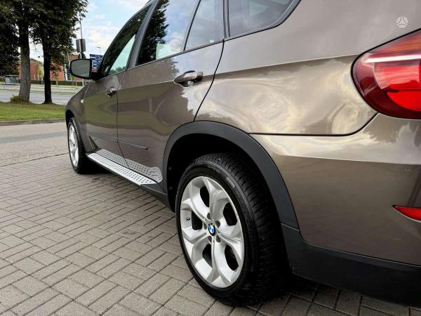 Brūns BMW X5 2012 Viļņa, ar dzinēja tilpumu 2.99 L un nobraukumu 295 tūkst. km par 8500 €, foto 8 vietnē AUTOMOTO.COM.LV