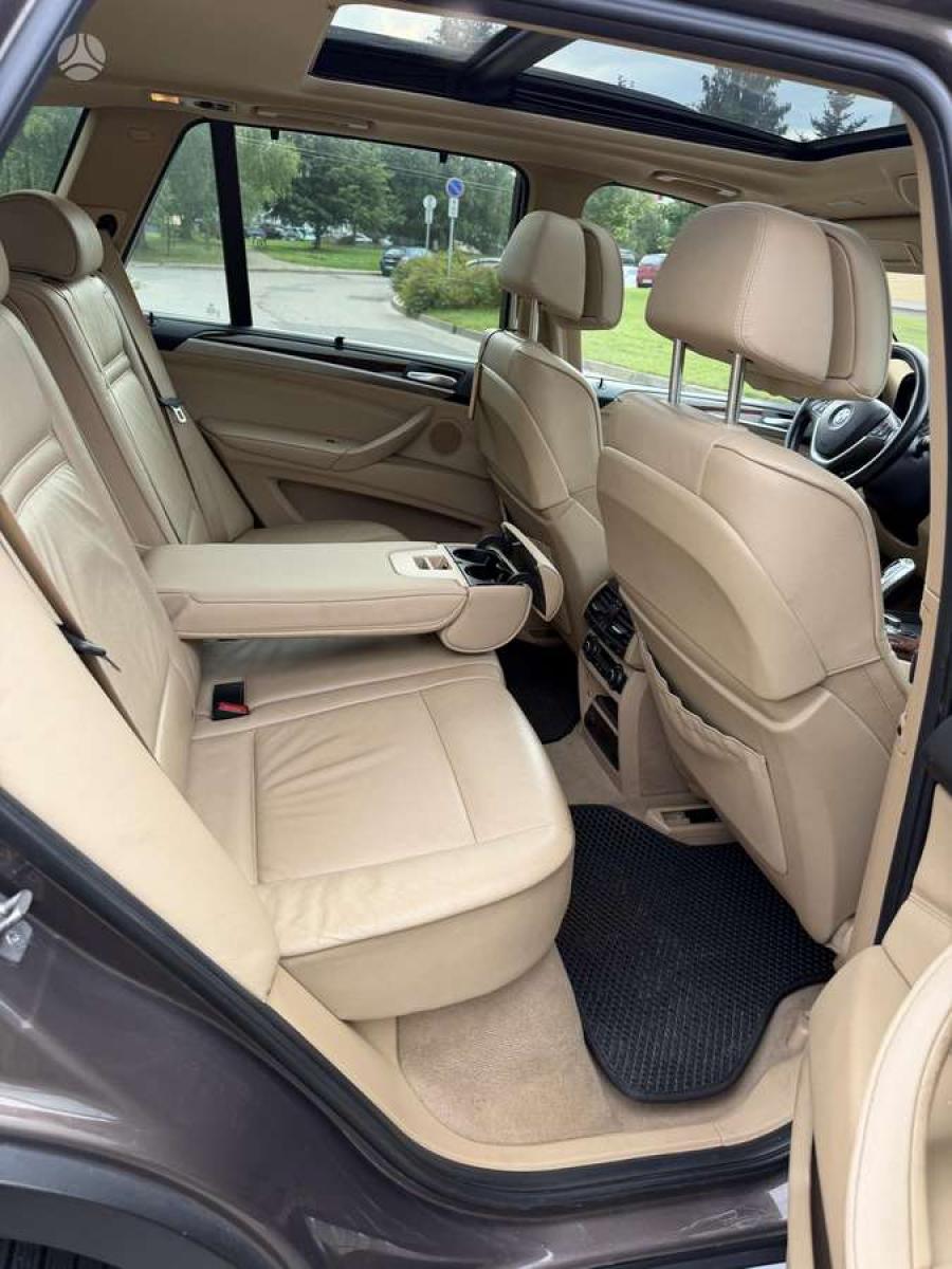 Brown BMW X5 2012 in Vilnius, with an engine capacity of 2.99 L and mileage of 295 thousand km for 8500 €, photo 16 on AUTOMOTO.COM.LV