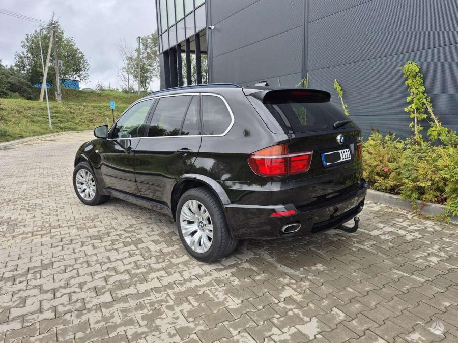 Brown BMW X5 2012 in Vilnius, with an engine capacity of 2.99 L and mileage of 239 thousand km for 13200 €, photo 3 on AUTOMOTO.COM.LV