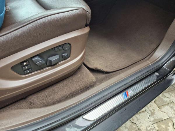 BMW X5 2012 Viļņa vietnē Brūns BMW X5 2012 Viļņa, ar dzinēja tilpumu 2.99 L un nobraukumu 239 tūkst. km par 13200 €, foto 8 vietnē AUTOMOTO.COM.LV