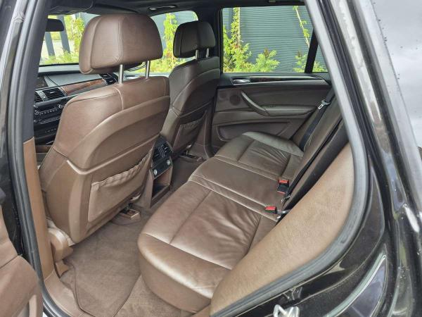 BMW X5 2012 Viļņa vietnē Brūns BMW X5 2012 Viļņa, ar dzinēja tilpumu 2.99 L un nobraukumu 239 tūkst. km par 13200 €, foto 9 vietnē AUTOMOTO.COM.LV