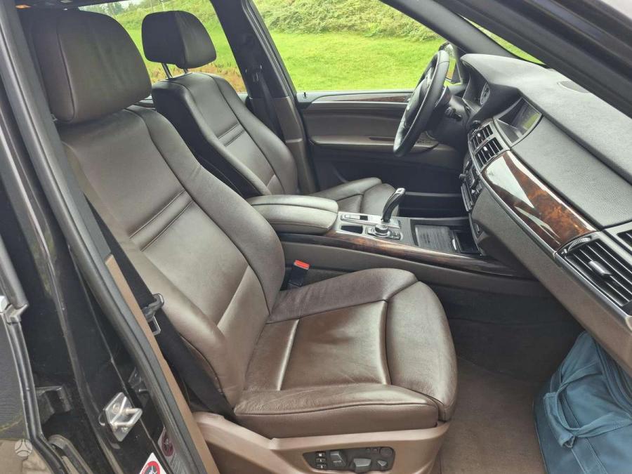 Brown BMW X5 2012 in Vilnius, with an engine capacity of 2.99 L and mileage of 239 thousand km for 13200 €, photo 10 on AUTOMOTO.COM.LV