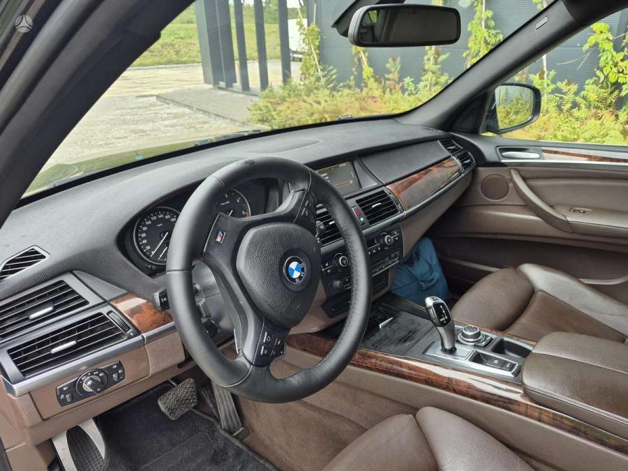 Brown BMW X5 2012 in Vilnius, with an engine capacity of 2.99 L and mileage of 239 thousand km for 13200 €, photo 11 on AUTOMOTO.COM.LV