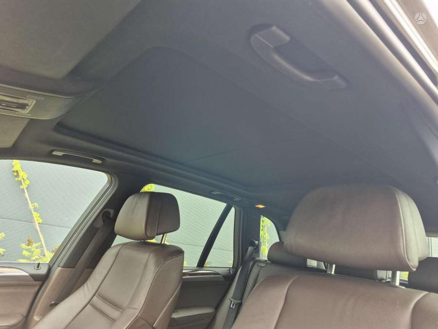 Brown BMW X5 2012 in Vilnius, with an engine capacity of 2.99 L and mileage of 239 thousand km for 13200 €, photo 16 on AUTOMOTO.COM.LV