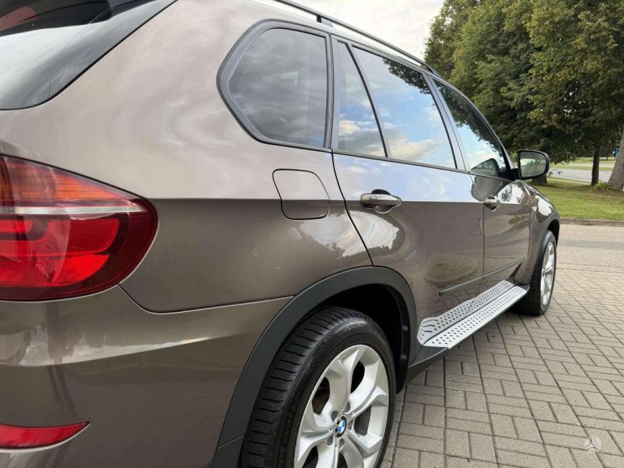 Brūns BMW X5 2012 Viļņa, ar dzinēja tilpumu 3.00 L un nobraukumu 289 tūkst. km par 7500 €, foto 14 vietnē AUTOMOTO.COM.LV
