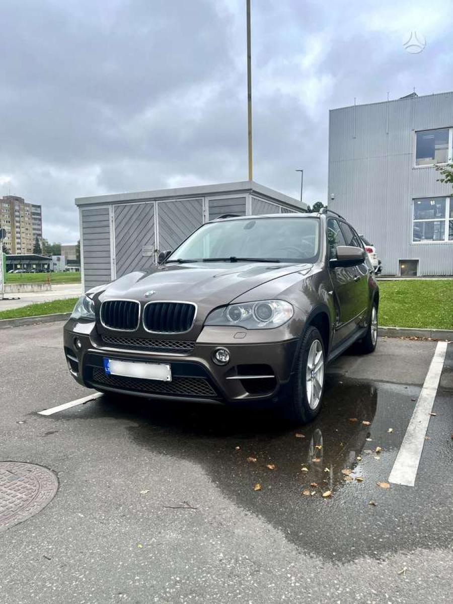 Brown BMW X5 2012 in Kaunas, with an engine capacity of 3.00 L and mileage of 170 thousand km for 8300 €, photo 3 on AUTOMOTO.COM.LV