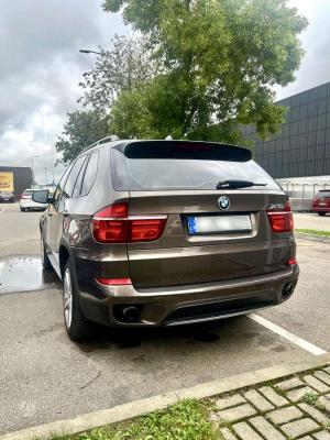 Brown BMW X5 2012 in Kaunas, with an engine capacity of 3.00 L and mileage of 170 thousand km for 8300 €, photo 4 on AUTOMOTO.COM.LV