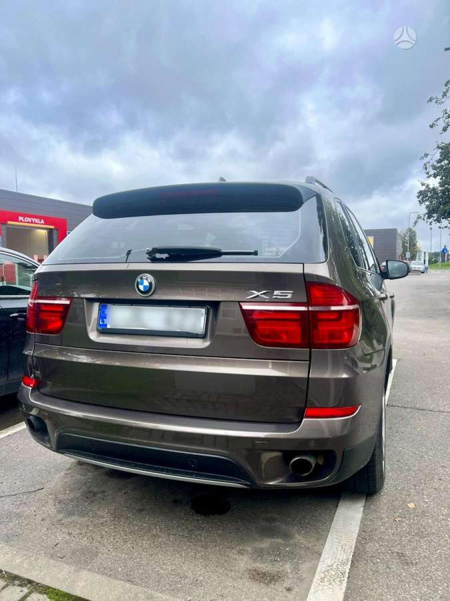 Brown BMW X5 2012 in Kaunas, with an engine capacity of 3.00 L and mileage of 170 thousand km for 8300 €, photo 5 on AUTOMOTO.COM.LV