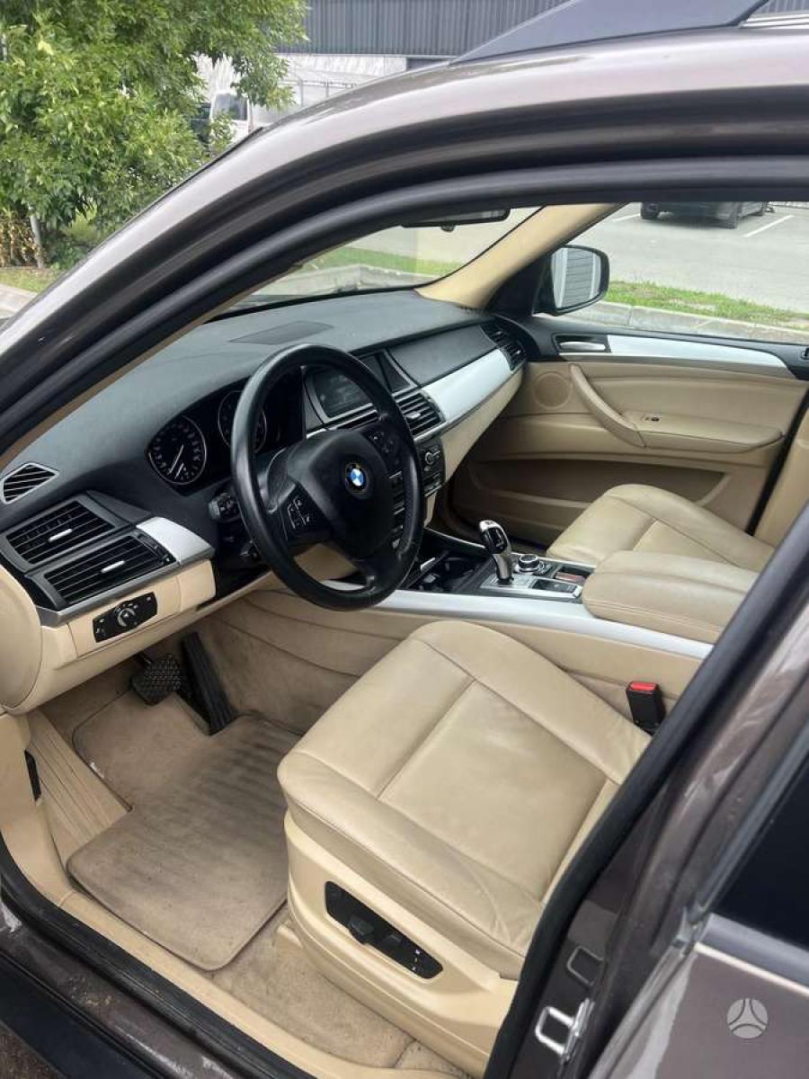 Brown BMW X5 2012 in Kaunas, with an engine capacity of 3.00 L and mileage of 170 thousand km for 8300 €, photo 7 on AUTOMOTO.COM.LV