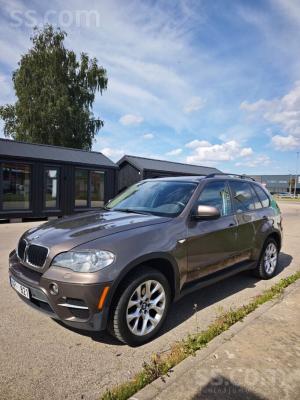 Brūns BMW X5 2012 Rīga, ar dzinēja tilpumu 3.00 L un nobraukumu 243 tūkst. km par 7900 €, foto 1 vietnē AUTOMOTO.COM.LV