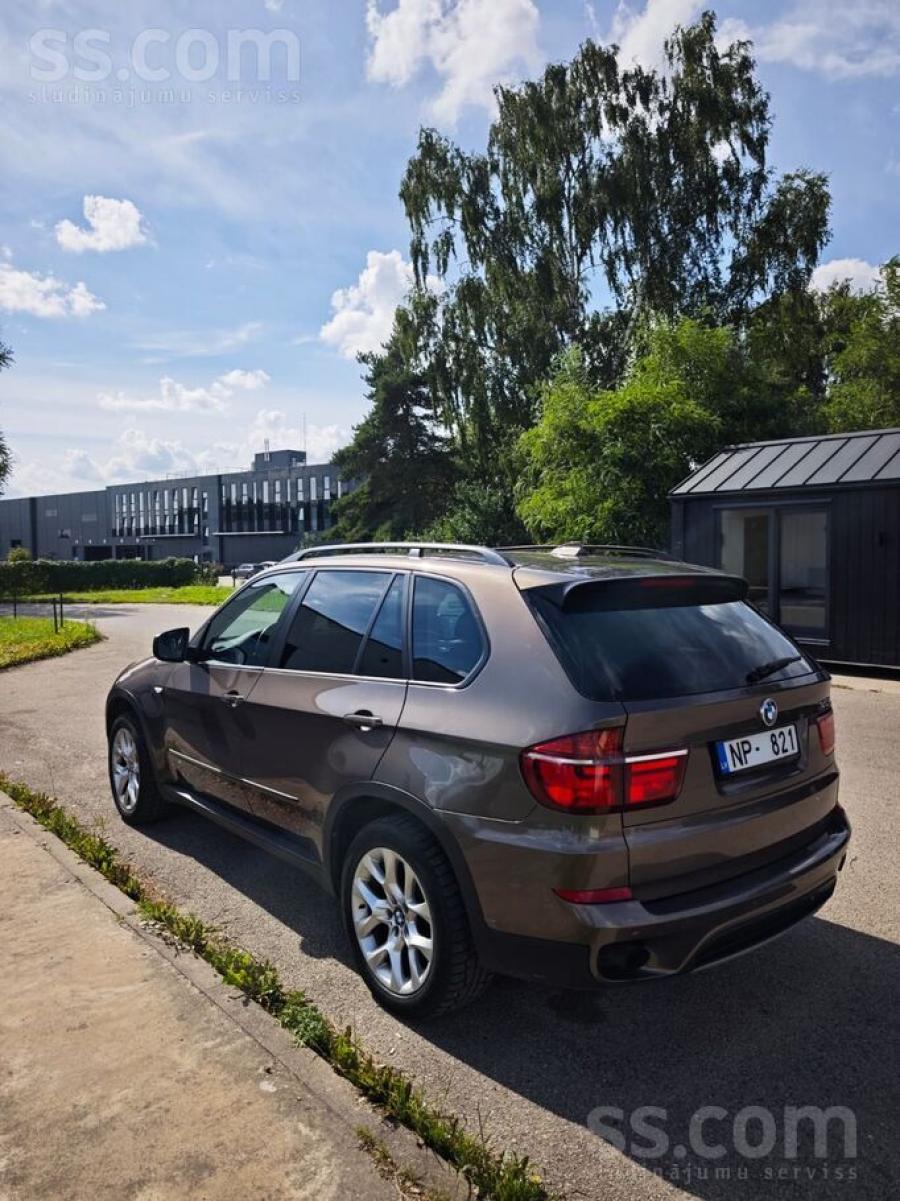 Brūns BMW X5 2012 Rīga, ar dzinēja tilpumu 3.00 L un nobraukumu 243 tūkst. km par 7900 €, foto 8 vietnē AUTOMOTO.COM.LV