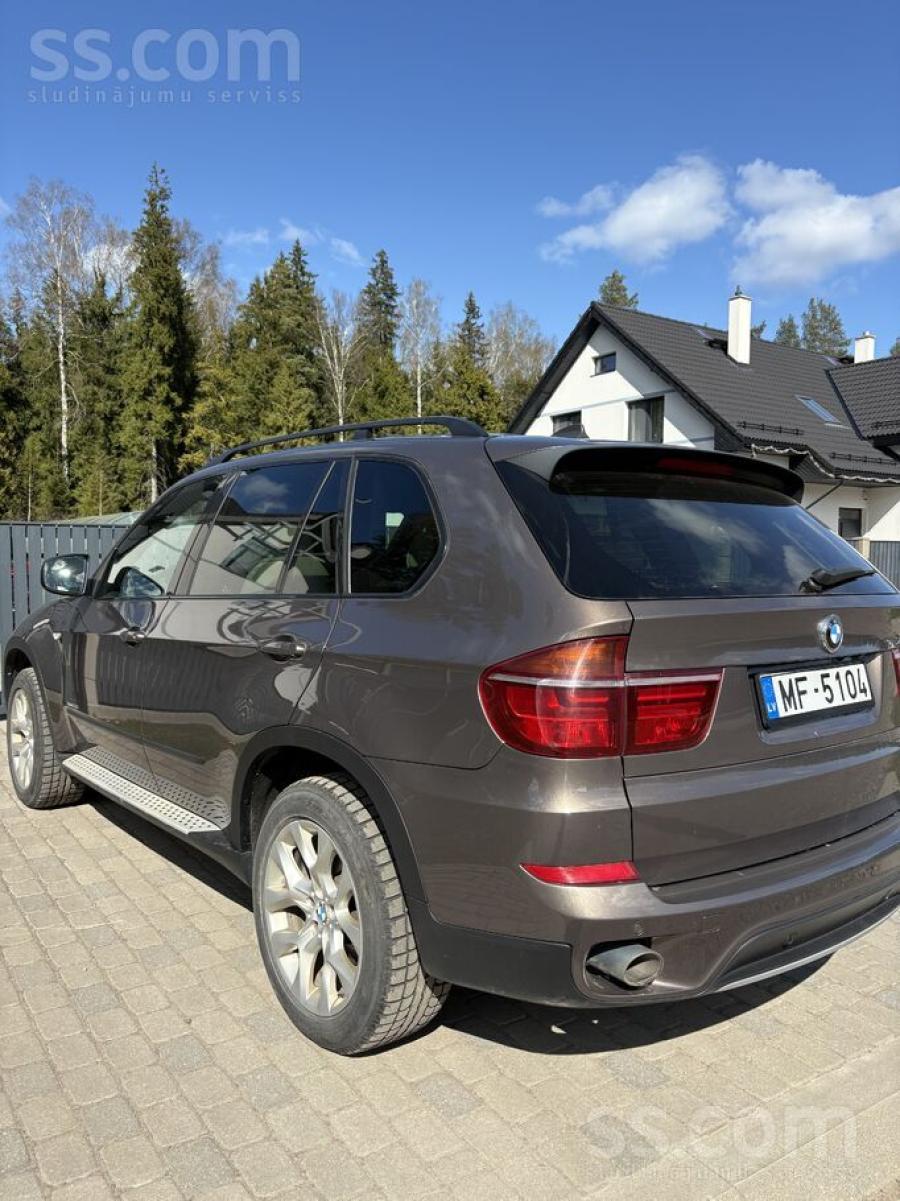 Brūns BMW X5 2013 Ogre, ar dzinēja tilpumu 3.00 L un nobraukumu 322 tūkst. km par 8000 €, foto 3 vietnē AUTOMOTO.COM.LV