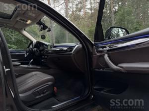 Brown BMW X5 2014 in Riga, with an engine capacity of 2.00 L and mileage of 196 thousand km for 19190 €, photo 23 on AUTOMOTO.COM.LV