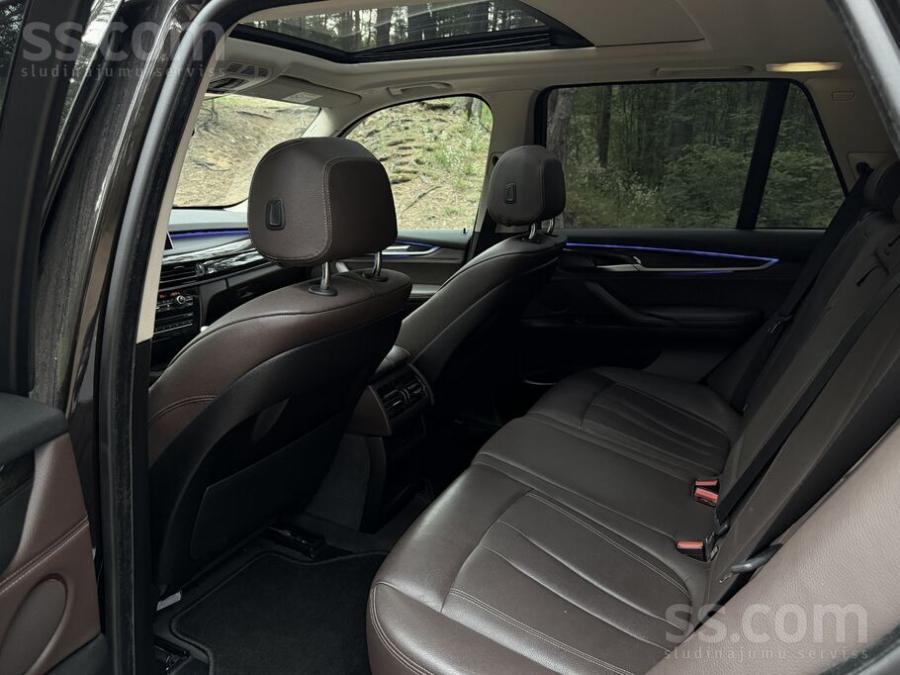 Brown BMW X5 2014 in Riga, with an engine capacity of 2.00 L and mileage of 196 thousand km for 19190 €, photo 25 on AUTOMOTO.COM.LV