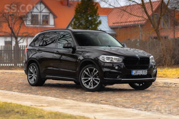 Brown BMW X5 2014 in Jelgava, with an engine capacity of 3.00 L and mileage of 234 thousand km for 22900 €, photo 2 on AUTOMOTO.COM.LV