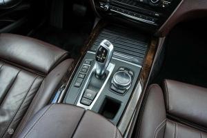 Brown BMW X5 2014 in Marijampole, with an engine capacity of 2.99 L and mileage of 190 thousand km for 18950 €, photo 22 on AUTOMOTO.COM.LV