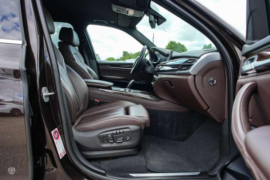 Brown BMW X5 2014 in Marijampole, with an engine capacity of 2.99 L and mileage of 190 thousand km for 18950 €, photo 38 on AUTOMOTO.COM.LV