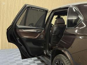 Brūns BMW X5 2014 Marijampole, ar dzinēja tilpumu 2.99 L un nobraukumu 338 tūkst. km par 15750 €, foto 25 vietnē AUTOMOTO.COM.LV
