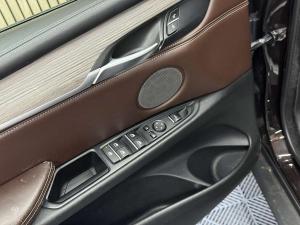Brūns BMW X5 2014 Marijampole, ar dzinēja tilpumu 2.99 L un nobraukumu 338 tūkst. km par 15750 €, foto 29 vietnē AUTOMOTO.COM.LV