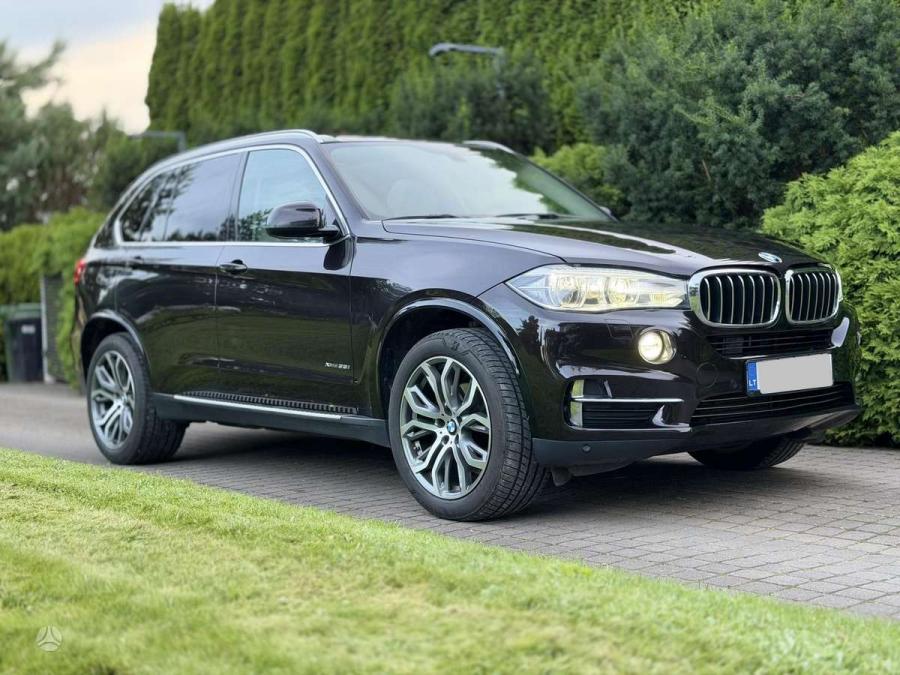 Brown BMW X5 2014 in Vilnius, with an engine capacity of 2.98 L and mileage of 252 thousand km for 14850 €, photo 1 on AUTOMOTO.COM.LV