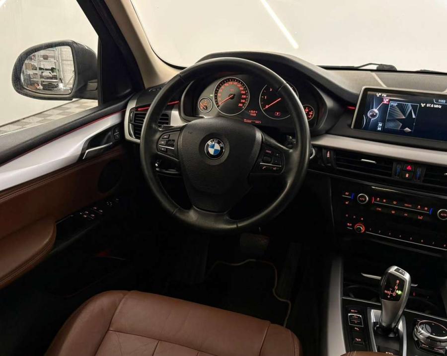 Brūns BMW X5 2014 Marijampole, ar dzinēja tilpumu 2.99 L un nobraukumu 221 tūkst. km par 16650 €, foto 18 vietnē AUTOMOTO.COM.LV