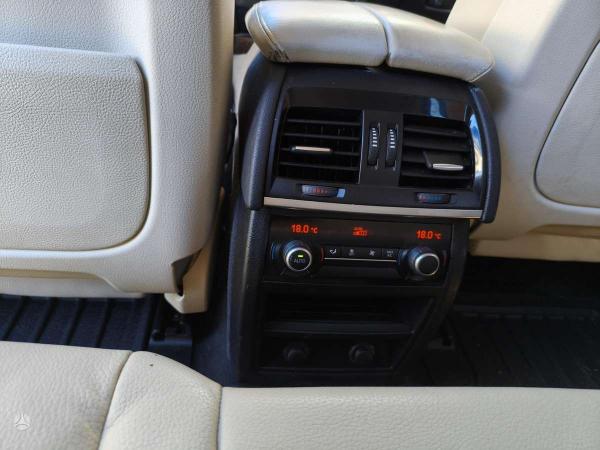 BMW X5 2014 in Kursenai on AUTOMOTO.COM.LV Brown BMW X5 2014 in Kursenai, with an engine capacity of 2.98 L and mileage of 195 thousand km for 11000 €, photo 10 on AUTOMOTO.COM.LV