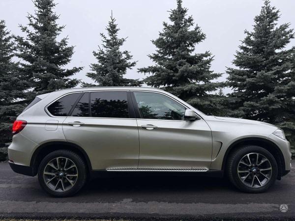 Brown BMW X5 2015 in Utena, with an engine capacity of 2.00 L and mileage of 297 thousand km for 16990 €, photo 4 on AUTOMOTO.COM.LV