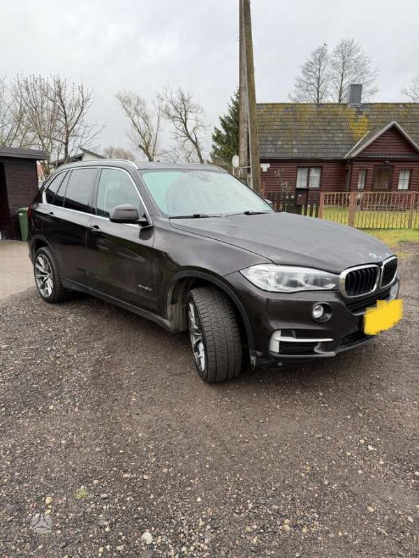 Brown BMW X5 2015 in Vilnius, with an engine capacity of 3.00 L and mileage of 313 thousand km for 13600 €, photo 1 on AUTOMOTO.COM.LV