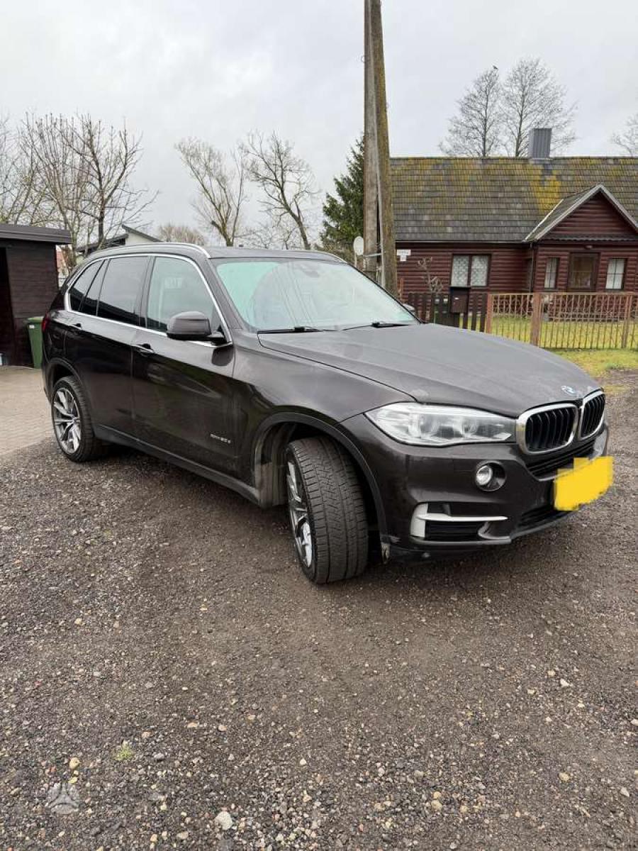 Brown BMW X5 2015 in Vilnius, with an engine capacity of 3.00 L and mileage of 313 thousand km for 13600 €, photo 1 on AUTOMOTO.COM.LV