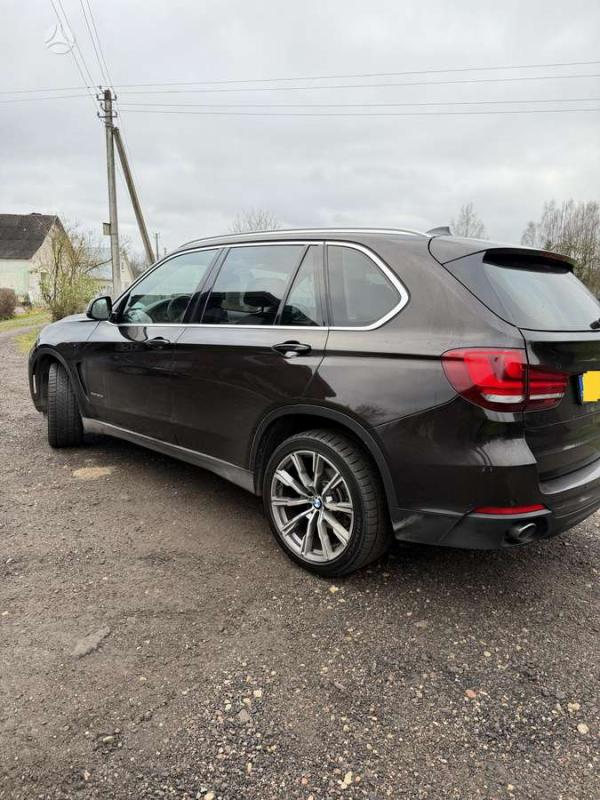 Brown BMW X5 2015 in Vilnius, with an engine capacity of 3.00 L and mileage of 313 thousand km for 13600 €, photo 3 on AUTOMOTO.COM.LV