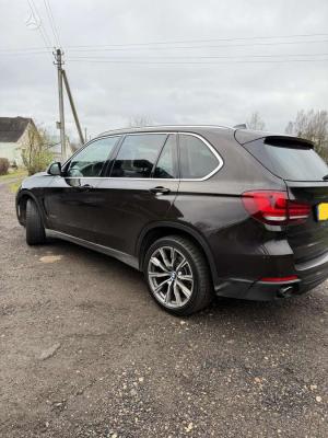 Brown BMW X5 2015 in Vilnius, with an engine capacity of 3.00 L and mileage of 313 thousand km for 13600 €, photo 3 on AUTOMOTO.COM.LV