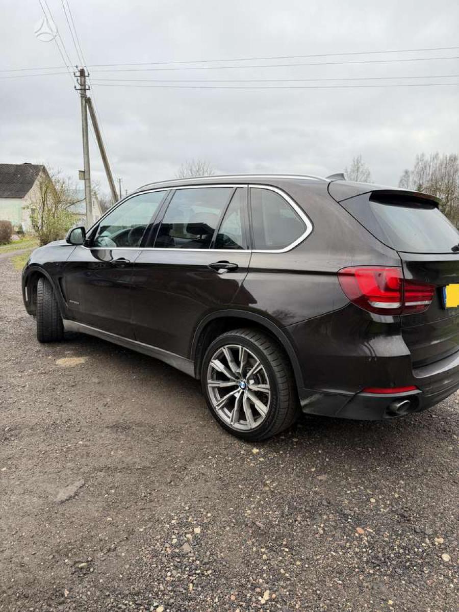 Brown BMW X5 2015 in Vilnius, with an engine capacity of 3.00 L and mileage of 313 thousand km for 13600 €, photo 3 on AUTOMOTO.COM.LV
