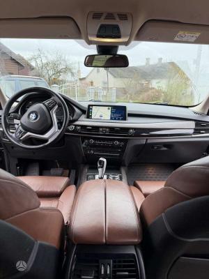 Brown BMW X5 2015 in Vilnius, with an engine capacity of 3.00 L and mileage of 313 thousand km for 13600 €, photo 7 on AUTOMOTO.COM.LV
