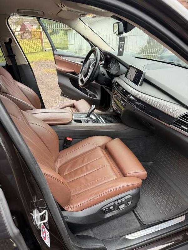 Brown BMW X5 2015 in Vilnius, with an engine capacity of 3.00 L and mileage of 313 thousand km for 13600 €, photo 8 on AUTOMOTO.COM.LV
