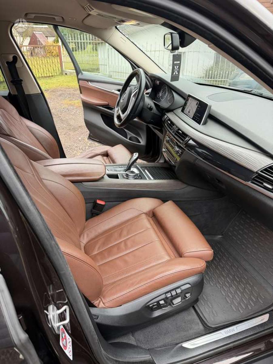 Brown BMW X5 2015 in Vilnius, with an engine capacity of 3.00 L and mileage of 313 thousand km for 13600 €, photo 8 on AUTOMOTO.COM.LV