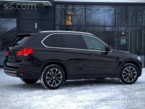 Brūns BMW X5 2015 Rīga, ar dzinēja tilpumu 3.00 L un nobraukumu 248 tūkst. km par 19850 €, foto 32 vietnē AUTOMOTO.COM.LV