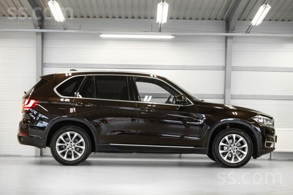 Brown BMW X5 2015 in Tukums, with an engine capacity of 3.00 L and mileage of 0 thousand km for 18777 €, photo 4 on AUTOMOTO.COM.LV