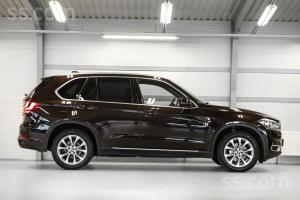 Brūns BMW X5 2015 Tukums, ar dzinēja tilpumu 3.00 L un nobraukumu 0 tūkst. km par 18777 €, foto 5 vietnē AUTOMOTO.COM.LV