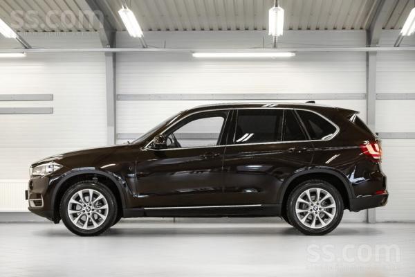 Brown BMW X5 2015 in Tukums, with an engine capacity of 3.00 L and mileage of 0 thousand km for 18777 €, photo 7 on AUTOMOTO.COM.LV