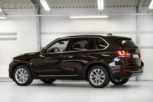 Brūns BMW X5 2015 Tukums, ar dzinēja tilpumu 3.00 L un nobraukumu 0 tūkst. km par 18777 €, foto 9 vietnē AUTOMOTO.COM.LV