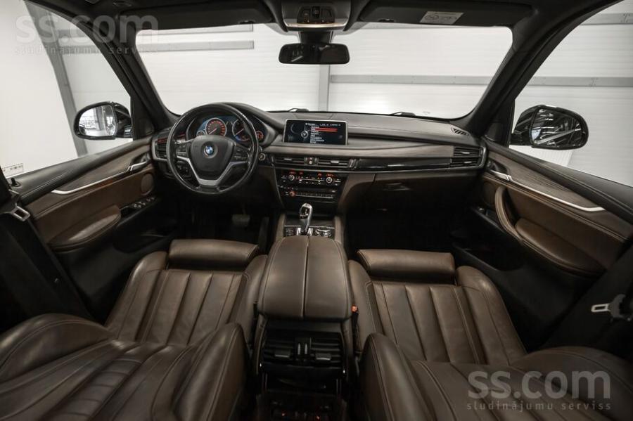Brūns BMW X5 2015 Tukums, ar dzinēja tilpumu 3.00 L un nobraukumu 0 tūkst. km par 18777 €, foto 12 vietnē AUTOMOTO.COM.LV