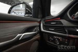 Brūns BMW X5 2015 Tukums, ar dzinēja tilpumu 3.00 L un nobraukumu 0 tūkst. km par 18777 €, foto 21 vietnē AUTOMOTO.COM.LV