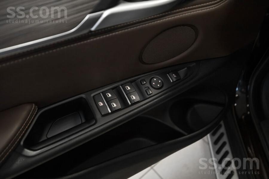 Brūns BMW X5 2015 Tukums, ar dzinēja tilpumu 3.00 L un nobraukumu 0 tūkst. km par 18777 €, foto 22 vietnē AUTOMOTO.COM.LV