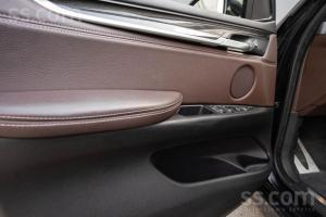 Brown BMW X5 2015 in Riga, with an engine capacity of 3.00 L and mileage of 237 thousand km for 21990 €, photo 14 on AUTOMOTO.COM.LV