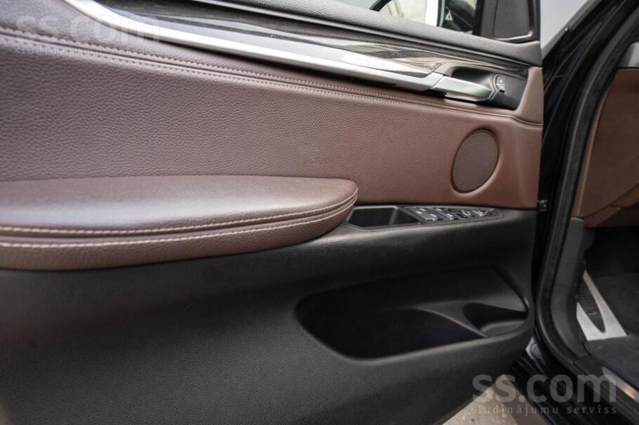 Brown BMW X5 2015 in Riga, with an engine capacity of 3.00 L and mileage of 237 thousand km for 21990 €, photo 14 on AUTOMOTO.COM.LV