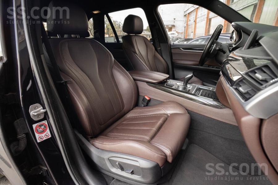 Brown BMW X5 2015 in Riga, with an engine capacity of 3.00 L and mileage of 237 thousand km for 21990 €, photo 31 on AUTOMOTO.COM.LV
