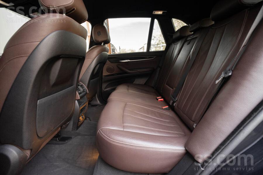 Brown BMW X5 2015 in Riga, with an engine capacity of 3.00 L and mileage of 237 thousand km for 21990 €, photo 32 on AUTOMOTO.COM.LV