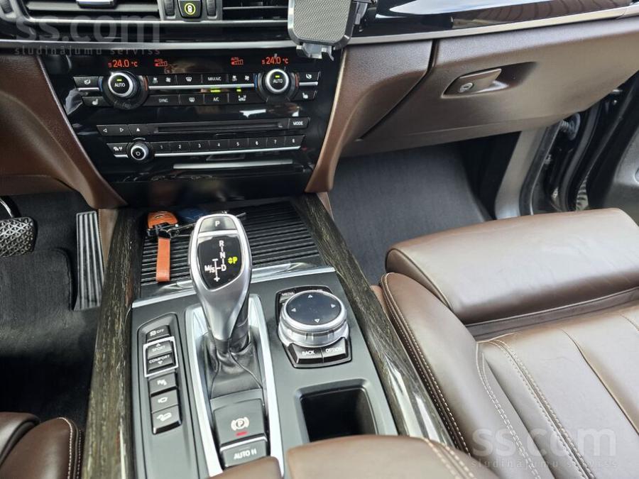 Brūns BMW X5 2015 Daugavpils, ar dzinēja tilpumu 3.00 L un nobraukumu 188 tūkst. km par 21500 €, foto 14 vietnē AUTOMOTO.COM.LV