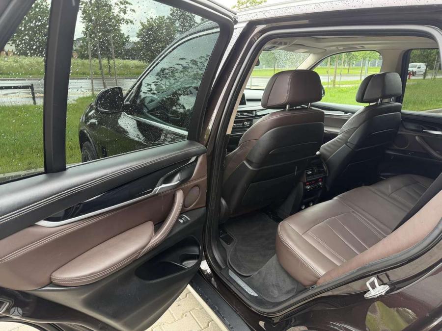Brūns BMW X5 2015 Šauļi, ar dzinēja tilpumu 2.00 L un nobraukumu 231 tūkst. km par 15990 €, foto 17 vietnē AUTOMOTO.COM.LV